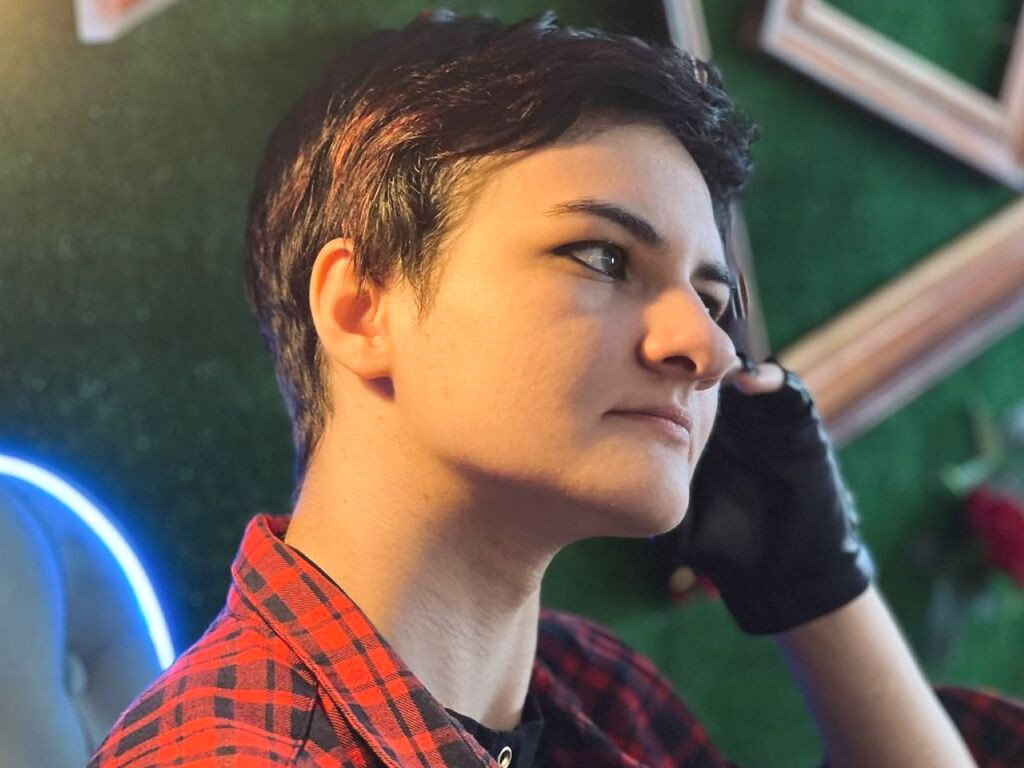 DashFlow girl Model on Jas.St