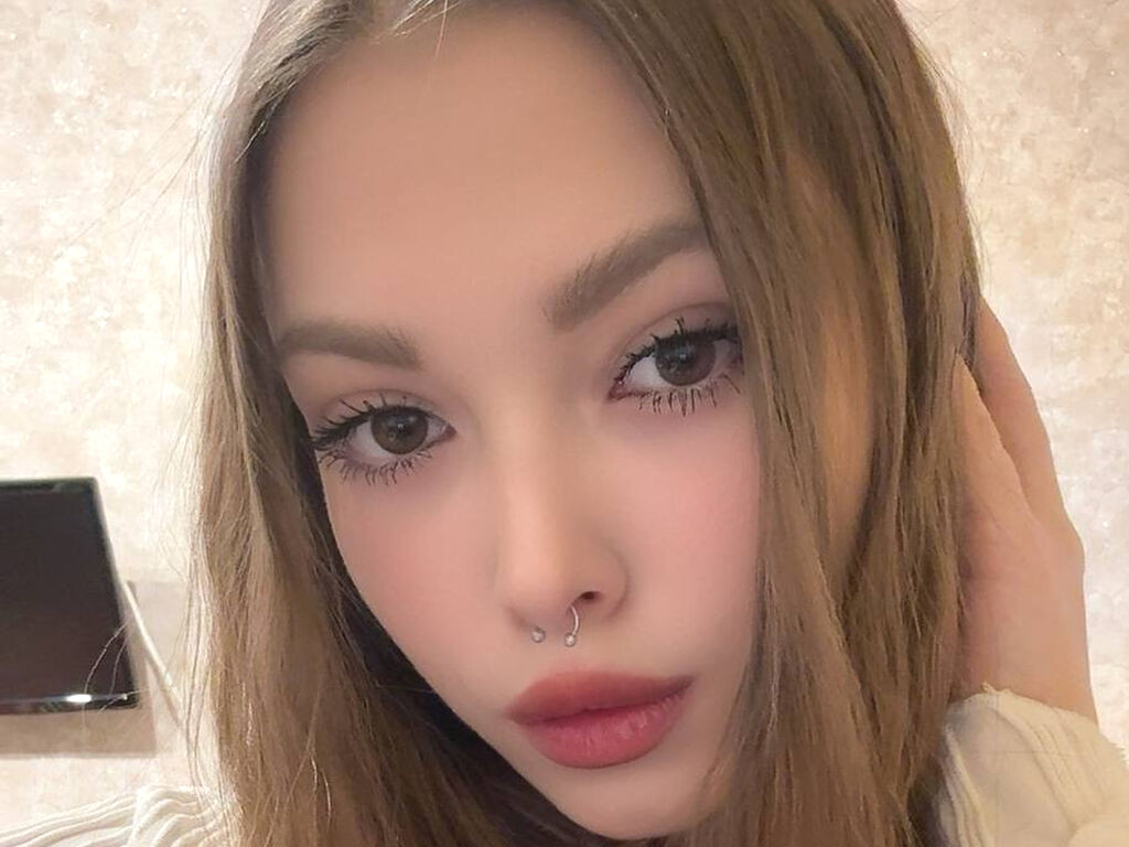 DorisDiggle girl Model on Jas.St